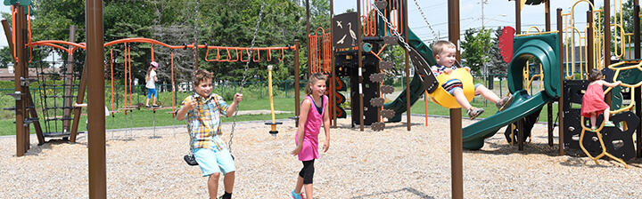 Unstructured outdoor play at a park helps children develop healthy ...